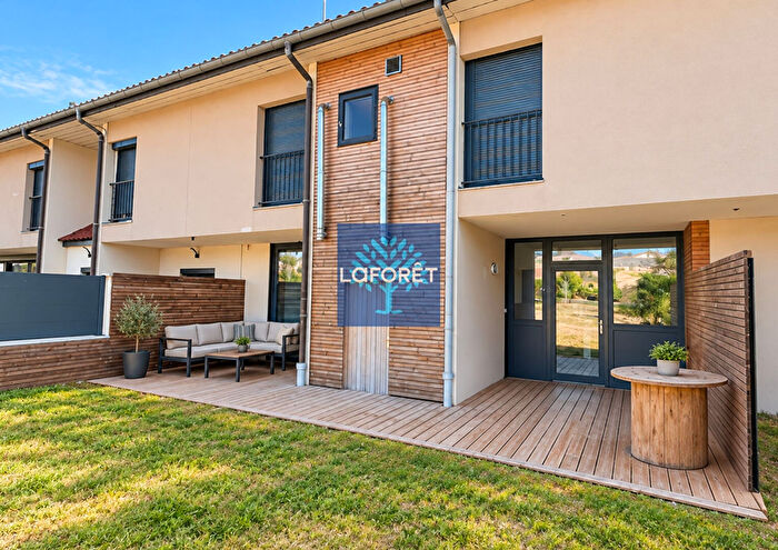 Essertines-en-Châtelneuf : Maison 8 pièces à vendre