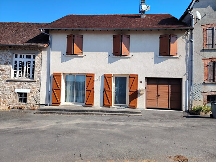 Maison à vendre - Le Chalard - 9 pièces - 7 chambres