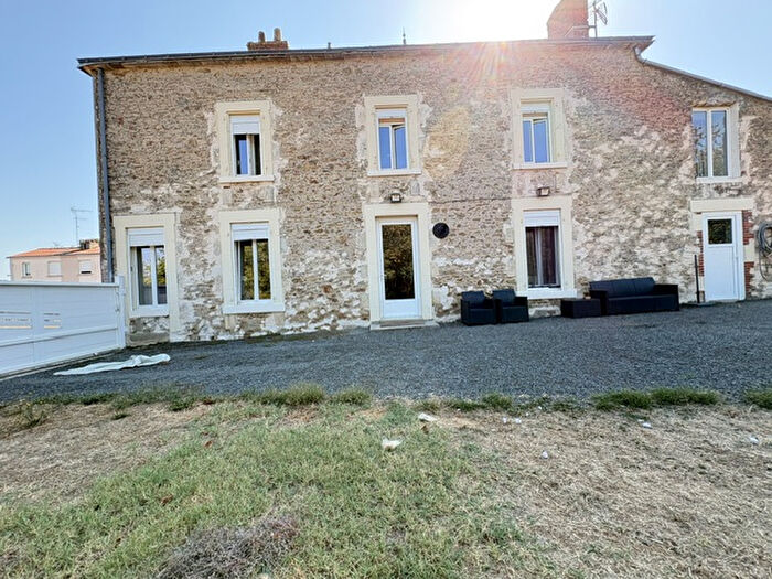 Maison 9 pièces à Cheffois, à vendre