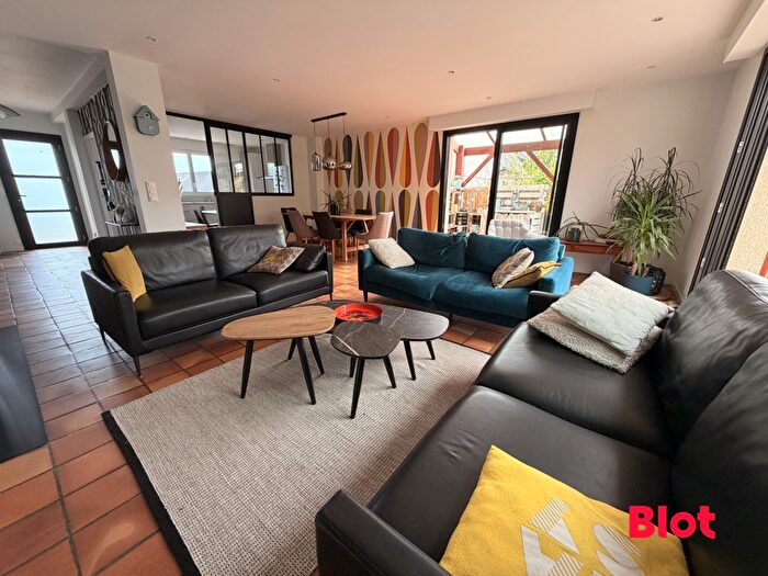 Maison 8 pièces à Mordelles, à vendre