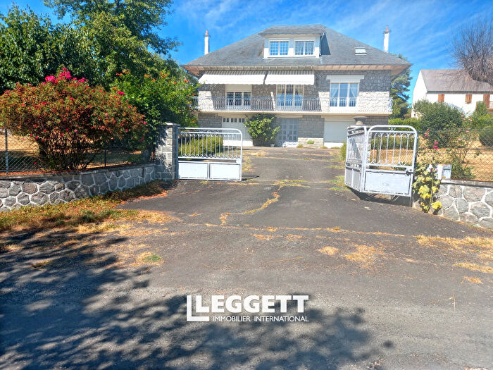 Maison 10 pièces à vendre à Espartignac