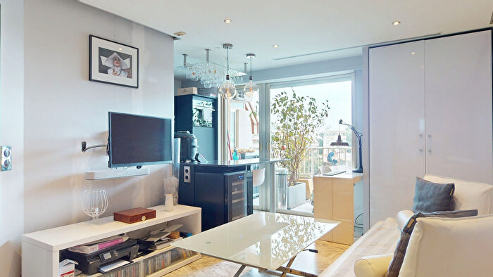 Appartement à vendre - Saint-Laurent-du-Var, Bord de Mer, Port de Plaisance - 1 pièce