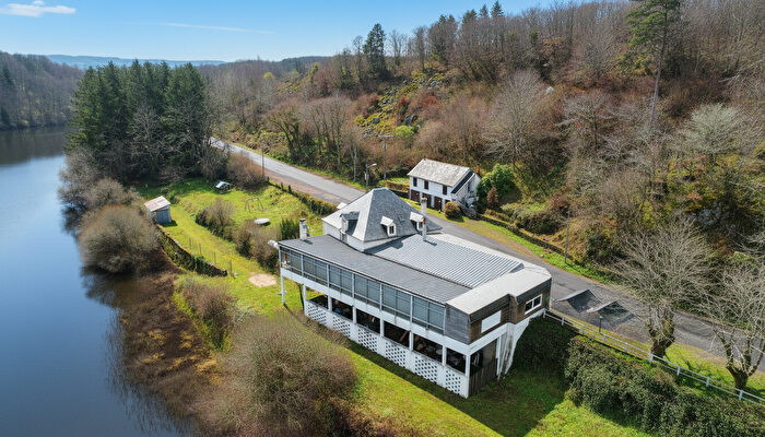 Pleaux : Maison 15 pièces à vendre