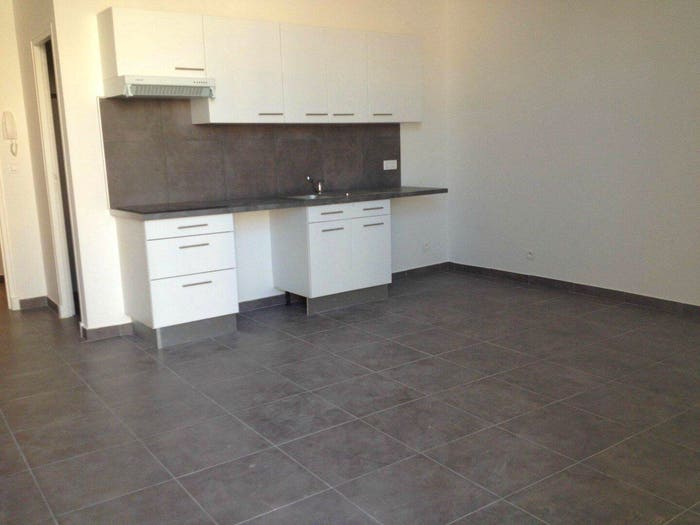 Vieille Ville, Antibes : Appartement 2 pièces à louer
