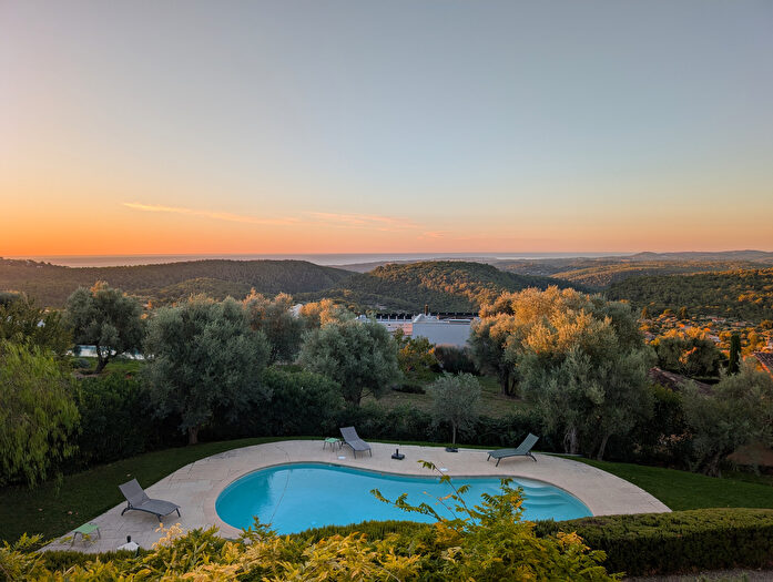 Maison à vendre - Tourrettes-sur-Loup - 7 pièces - 5 chambres