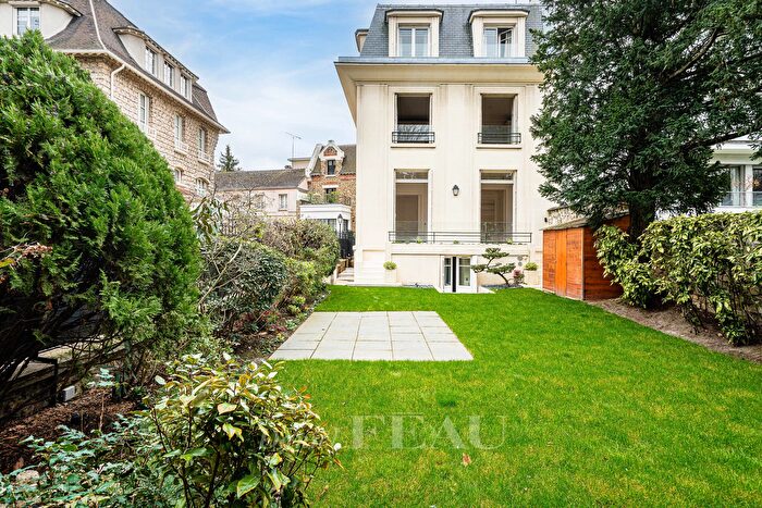Maison à louer - Neuilly-sur-Seine, Parc de Neuilly - 8 pièces - 5 chambres