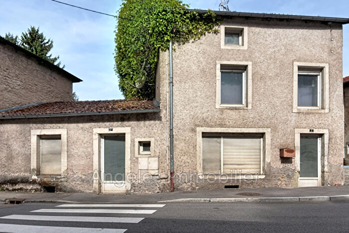 Maison 7 pièces à Darney, à vendre