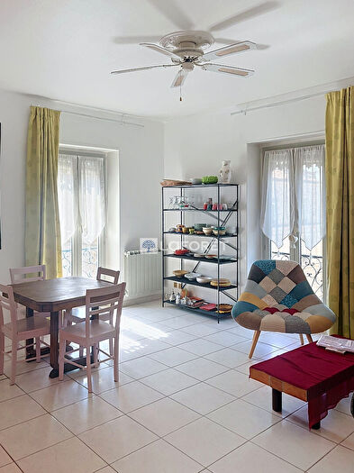 Appartement 3 pièces à Nîmes, Ecusson, Arènes, à louer