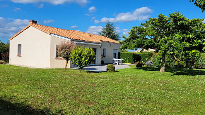 Maison 5 pièces à louer à Saint-Laurent-de-la-Plaine