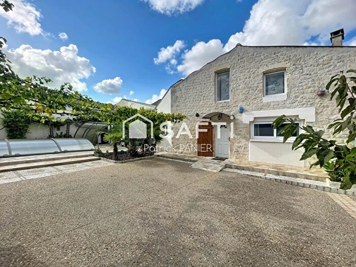 Maison 9 pièces à Néré, à vendre