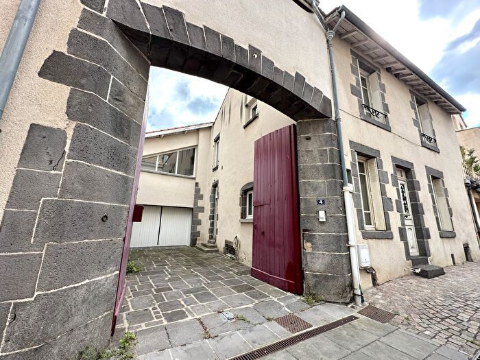 Maison à vendre - Riom, Centre-ville - 6 pièces - 4 chambres