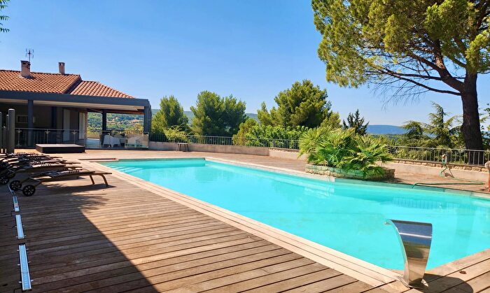 Maison à vendre - Apt - 10 pièces - 5 chambres