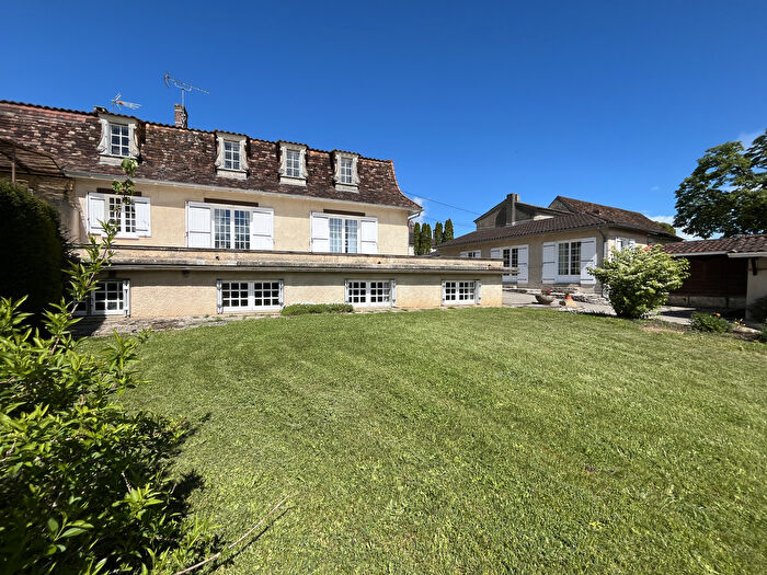 Maison à vendre - Montagnac-la-Crempse - 10 pièces - 8 chambres