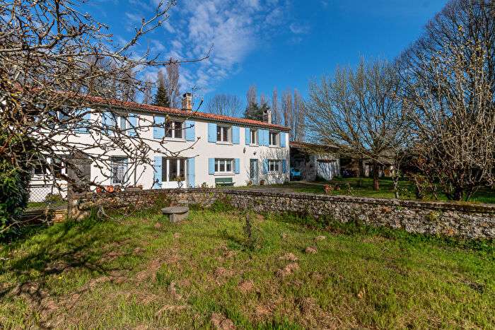 Maison à vendre - Nieul-lès-Saintes - 8 pièces - 6 chambres