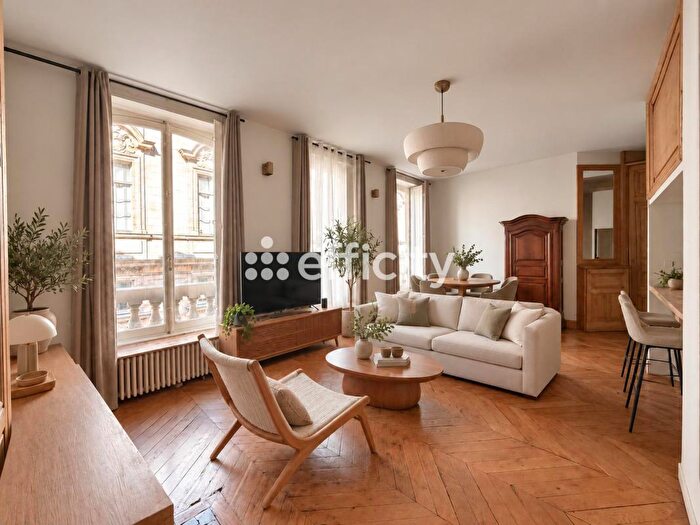 Lyon 1er, Bas des Pentes, Presqu'île : Appartement 4 pièces à vendre