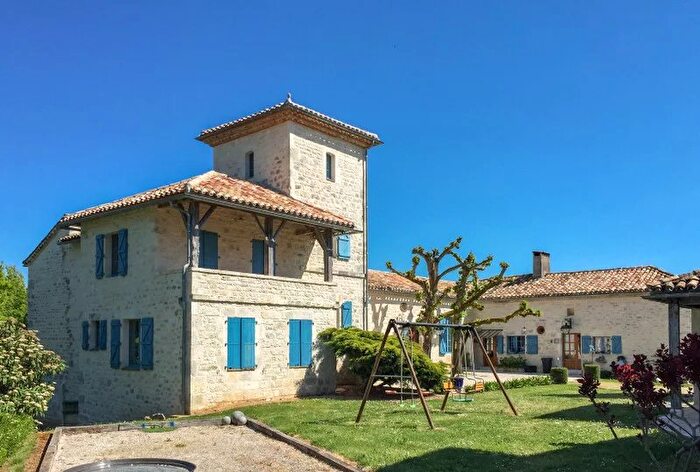 Maison à vendre - Montcuq - 11 pièces - 5 chambres