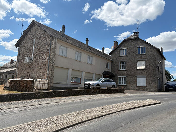 Maison 14 pièces à Vignols, à vendre