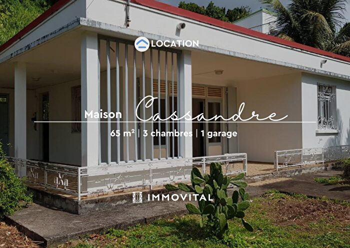 Maison à louer - Gourbeyre - 4 pièces - 3 chambres