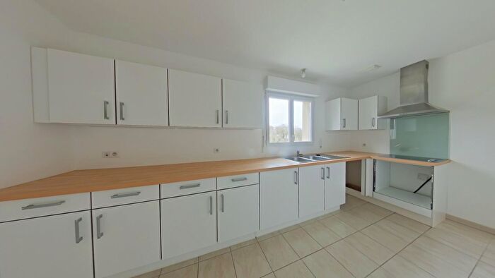 Maison à louer - Quinçay - 4 pièces - 3 chambres