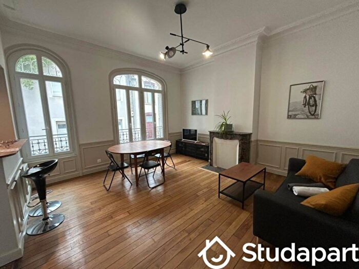 Appartement à louer - Centre Ville, Reims - 3 pièces - 2 chambres