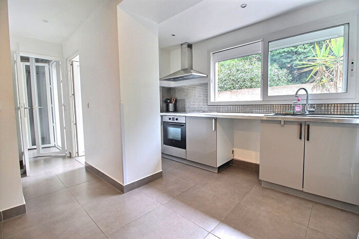 Appartement à vendre - Les Pennes-Mirabeau, Cadeneaux, Monaco - 2 pièces - 1 chambre