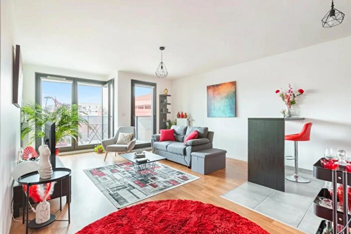 Appartement à vendre - Saint-Denis, La Plaine Saint-Denis - 3 pièces - 2 chambres