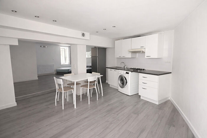 Nîmes, Ecusson, Arènes : Appartement 2 pièces à vendre