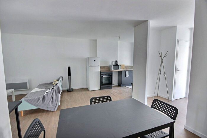 Appartement à louer - Saint-Étienne - 3 pièces - 2 chambres