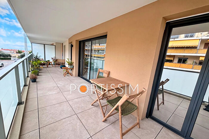 Cagnes-sur-Mer : Appartement 3 pièces à vendre