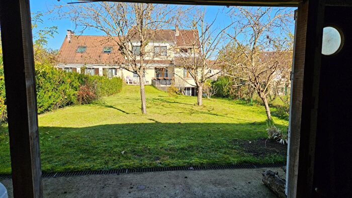 La Ville-du-Bois : Maison 8 pièces à vendre