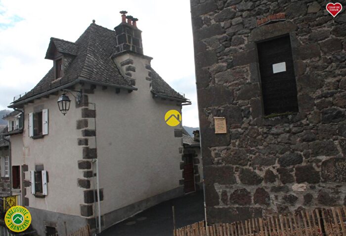 Appartement à vendre - Vic-sur-Cère - 4 pièces - 2 chambres