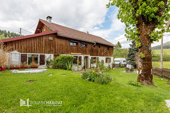 Maison 8 pièces à Les Gras, à vendre