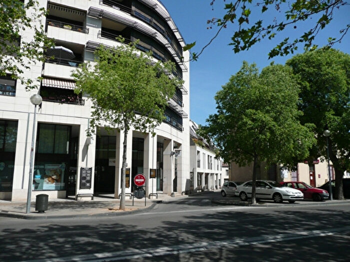 Appartement à louer - Nîmes, Jean Jaurès - 3 pièces - 2 chambres