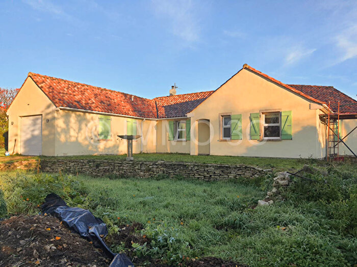 Maison 9 pièces à Villemain, à vendre
