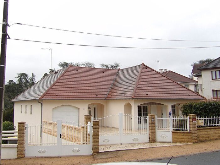 Maison à vendre - Néris-les-Bains - 12 pièces - 7 chambres