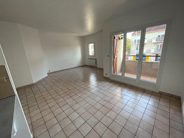 Sainte-Geneviève-des-Bois, Georges Pitard : Appartement 2 pièces à louer