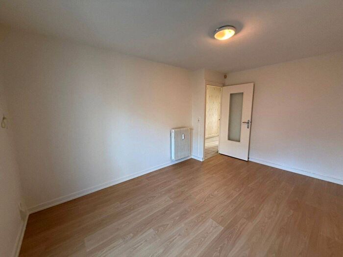 Appartement à louer - Bergougnan, Clermont-Ferrand - 3 pièces - 2 chambres