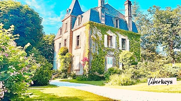 Maison à vendre - Neuvic - 11 pièces - 7 chambres