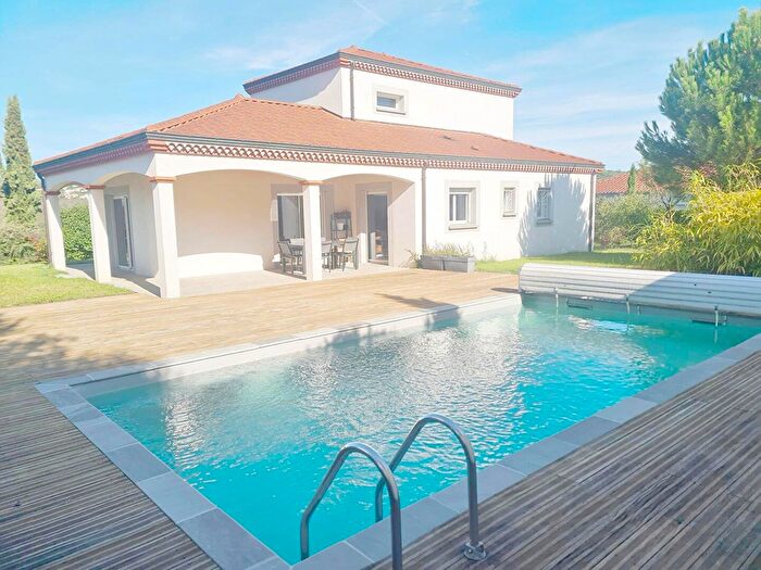 Maison à vendre - Veyre-Monton - 5 pièces - 4 chambres