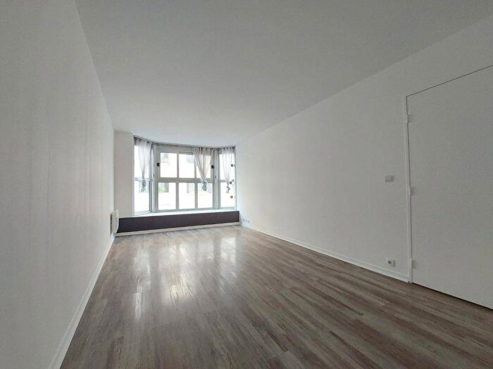 Appartement à louer - Bel-Air Sud, Paris ème arrondissement - 2 pièces - 1 chambre