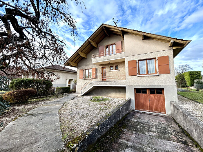 Maison à vendre - Ville-la-Grand - 6 pièces - 5 chambres