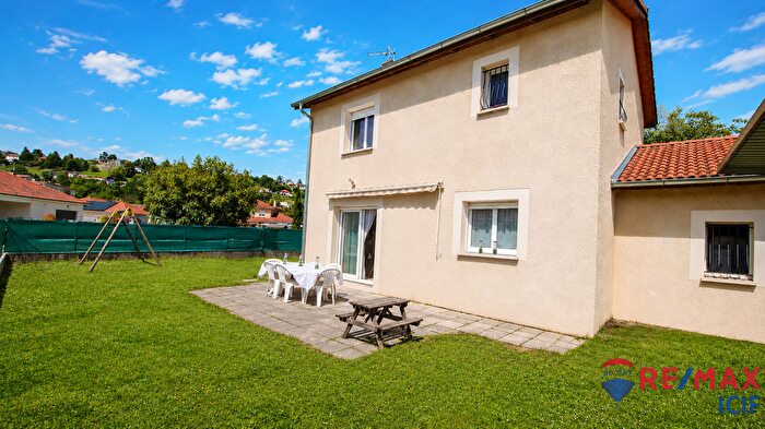 Ruy-Montceau : Maison 4 pièces à vendre