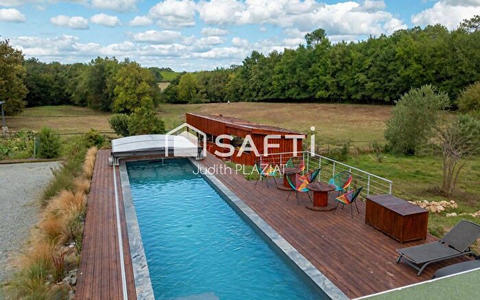 Maison à vendre - Saint-Félix-de-Foncaude - 8 pièces - 5 chambres