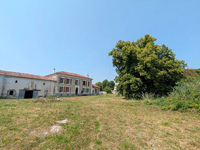 Maison à vendre - Saint-Martial-sur-Né - 8 pièces - 3 chambres