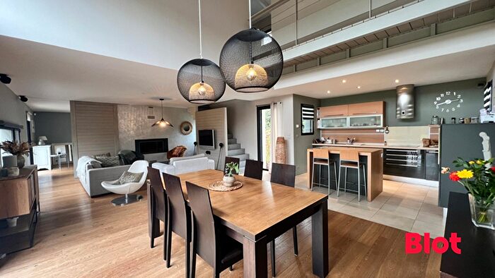 Maison à vendre - Bruz, Centre-ville - 7 pièces - 5 chambres