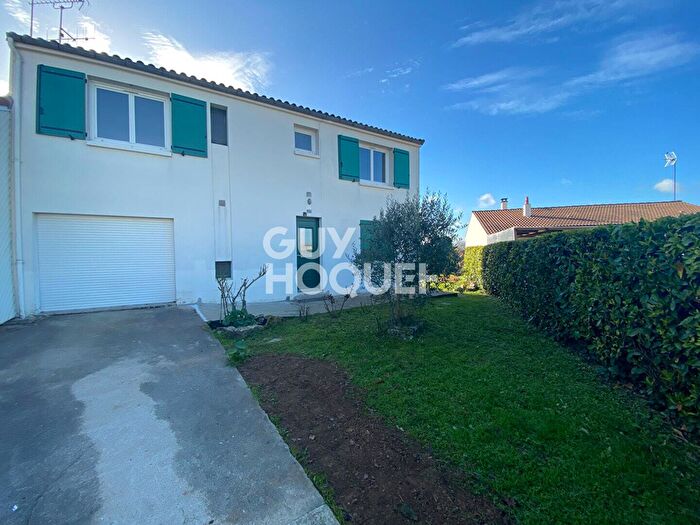 Maison à louer - Les Moulins, Fontenay-le-Comte - 7 pièces - 5 chambres