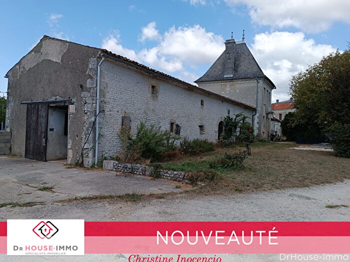 Saint-Martial-de-Mirambeau : Maison 11 pièces à vendre