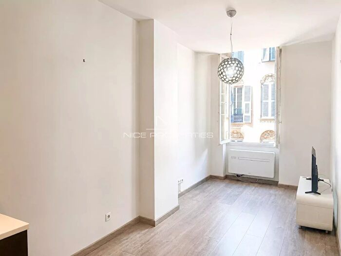 Appartement 3 pièces à Nice, Carré d'or, à vendre