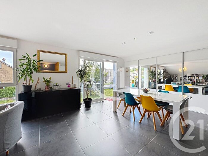 Appartement à vendre - Montbéliard, Faubourg, Mont-Chevis, Chiffogne, Citadelle - 4 pièces - 2 chambres