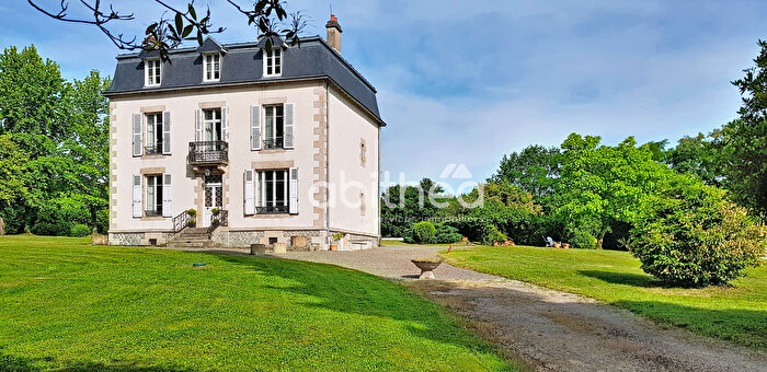 Maison à vendre - Saint-Priest-Taurion - 9 pièces - 6 chambres